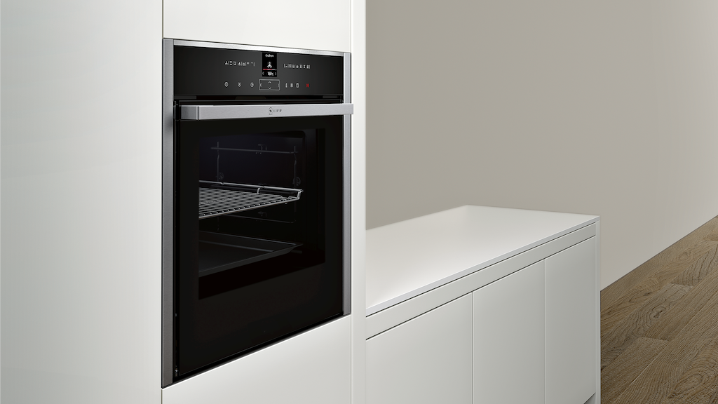 Neff B57VR22N0B, Built-in oven with added steam function | Modern Living