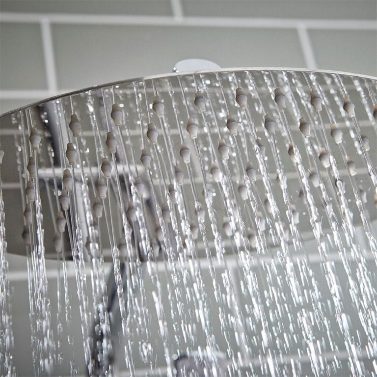 Oval Thermostatic Bar Valve with Adjustable Rigid Riser | Modern Living